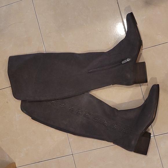 Vince Camuto | Shoes | Vince Camuto Kreesell Soft Grey Leather Otl ...